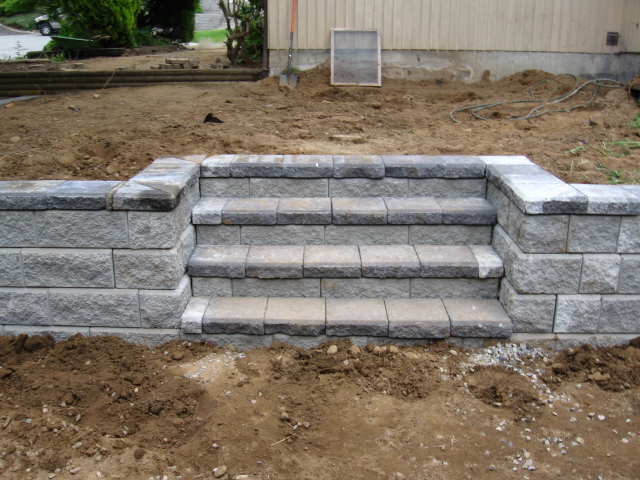 JAKES LANDSCAPING - RETAINING WALLS